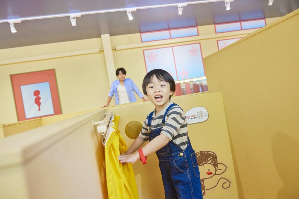 [Crayon Shin-chan Adventure Park] Whole body!Let's experience the world ...