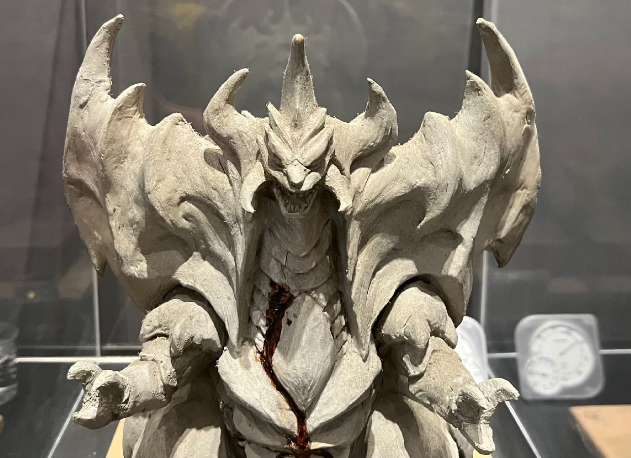 [Godzilla Museum] Don't miss, shoot it down! Complete life form ...